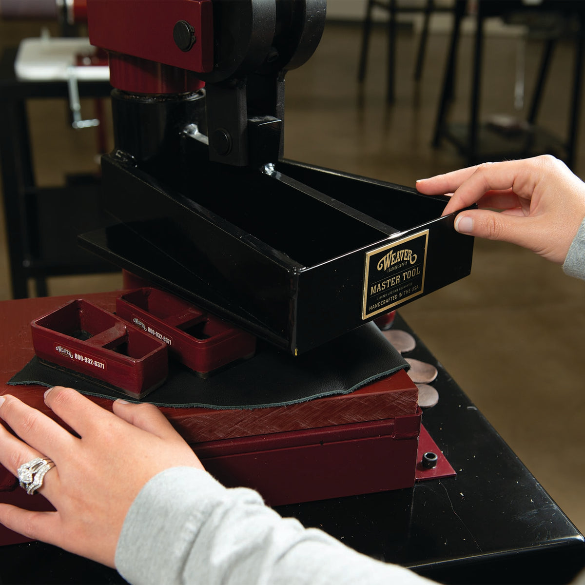 Weaver Master Tool - Mighty Wonder 4-Ton Clicker – OA Leather Supply